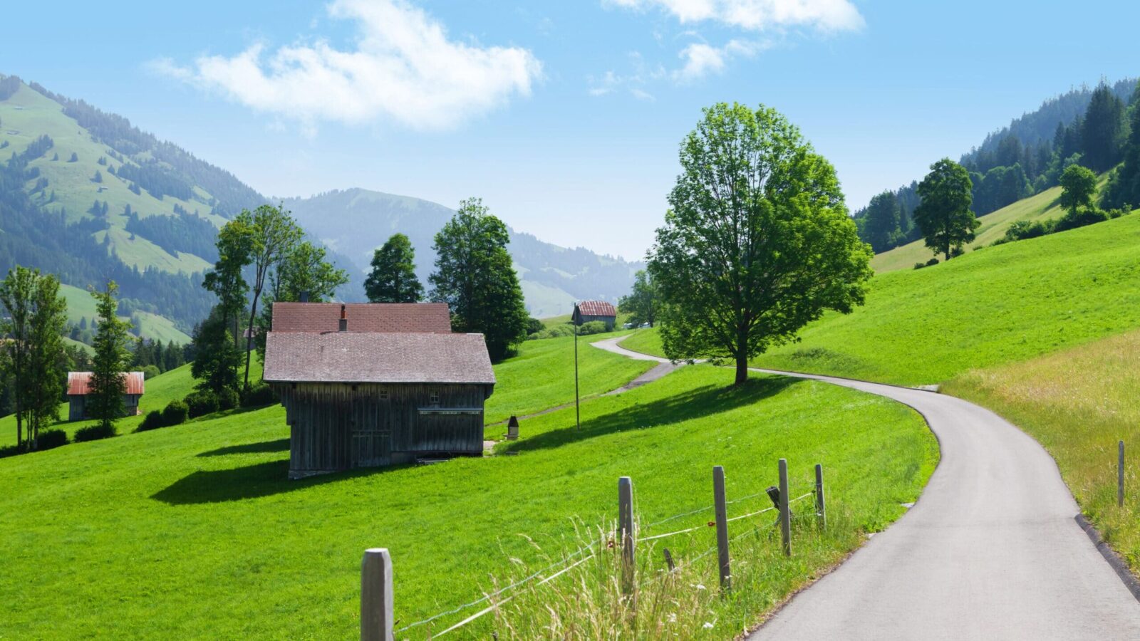 9 Best Hiking Tour and Walking Tour Companies (2023) - Tour Scoop